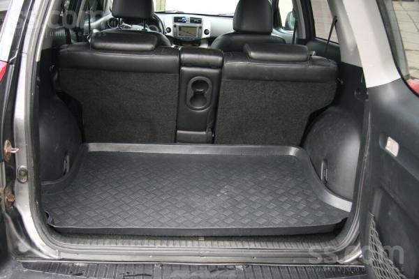 Grey Toyota RAV4 2010 in Tukums, with an engine capacity of 2.20 L and mileage of 301 thousand km for 3790 €, photo 11 on AUTOMOTO.COM.LV