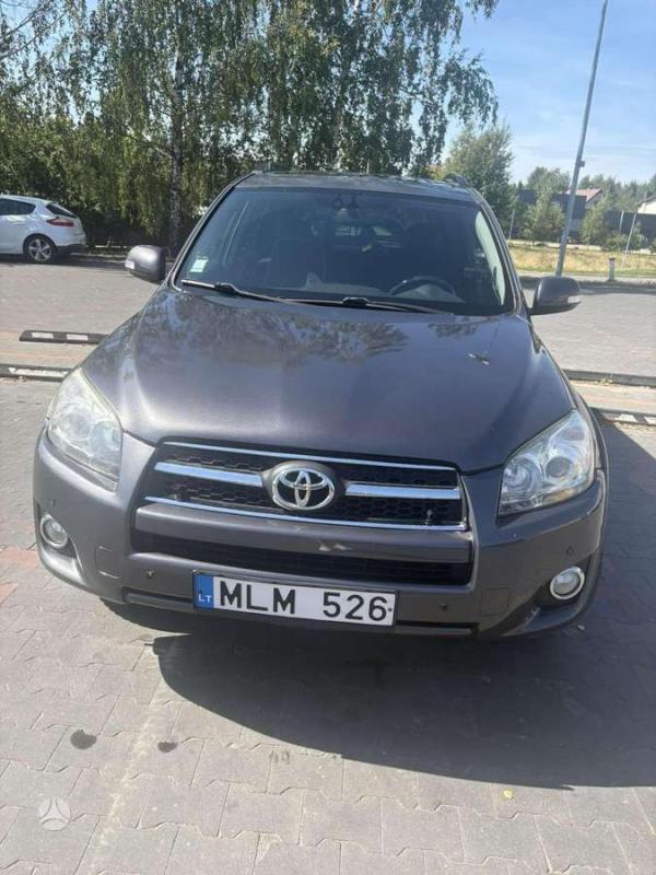 Grey Toyota RAV4 2010 in Vilnius, with an engine capacity of 2.20 L and mileage of 259 thousand km for 6700 €, photo 6 on AUTOMOTO.COM.LV