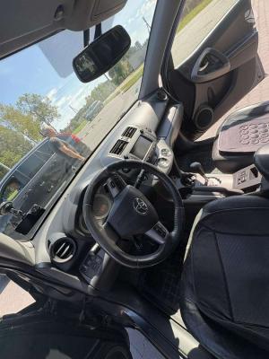 Pelēks Toyota RAV4 2010 Viļņa, ar dzinēja tilpumu 2.20 L un nobraukumu 259 tūkst. km par 6700 €, foto 7 vietnē AUTOMOTO.COM.LV