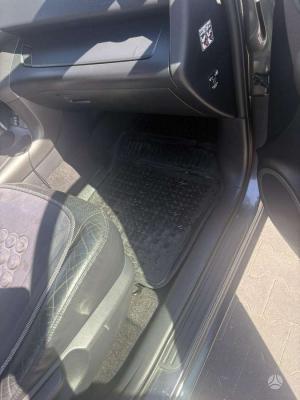 Pelēks Toyota RAV4 2010 Viļņa, ar dzinēja tilpumu 2.20 L un nobraukumu 259 tūkst. km par 6700 €, foto 10 vietnē AUTOMOTO.COM.LV