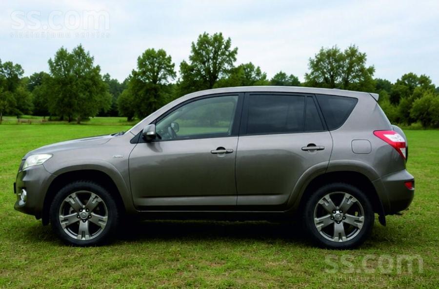 Pelēks Toyota RAV4 2010 Valmiera, ar dzinēja tilpumu 2.20 L un nobraukumu 405 tūkst. km par 4900 €, foto 1 vietnē AUTOMOTO.COM.LV