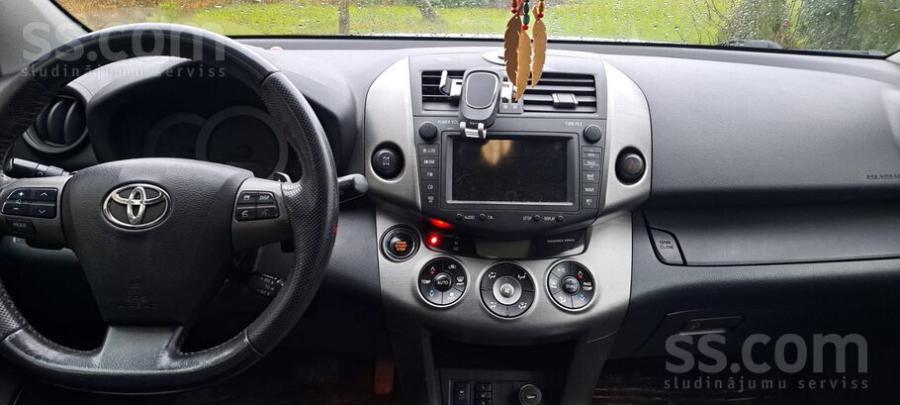 Pelēks Toyota RAV4 2010 Valmiera, ar dzinēja tilpumu 2.20 L un nobraukumu 405 tūkst. km par 4900 €, foto 6 vietnē AUTOMOTO.COM.LV