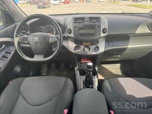 Pelēks Toyota RAV4 2010 Rīga, ar dzinēja tilpumu 2.20 L un nobraukumu 219 tūkst. km par 4500 €, foto 6 vietnē AUTOMOTO.COM.LV