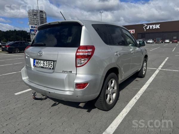 Toyota RAV4 2010 Rīga vietnē Pelēks Toyota RAV4 2010 Rīga, ar dzinēja tilpumu 2.20 L un nobraukumu 219 tūkst. km par 4500 €, foto 5 vietnē AUTOMOTO.COM.LV