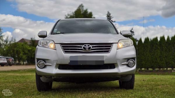 Grey Toyota RAV4 2010 in Kaunas, with an engine capacity of 2.20 L and mileage of 138 thousand km for 8700 €, photo 3 on AUTOMOTO.COM.LV
