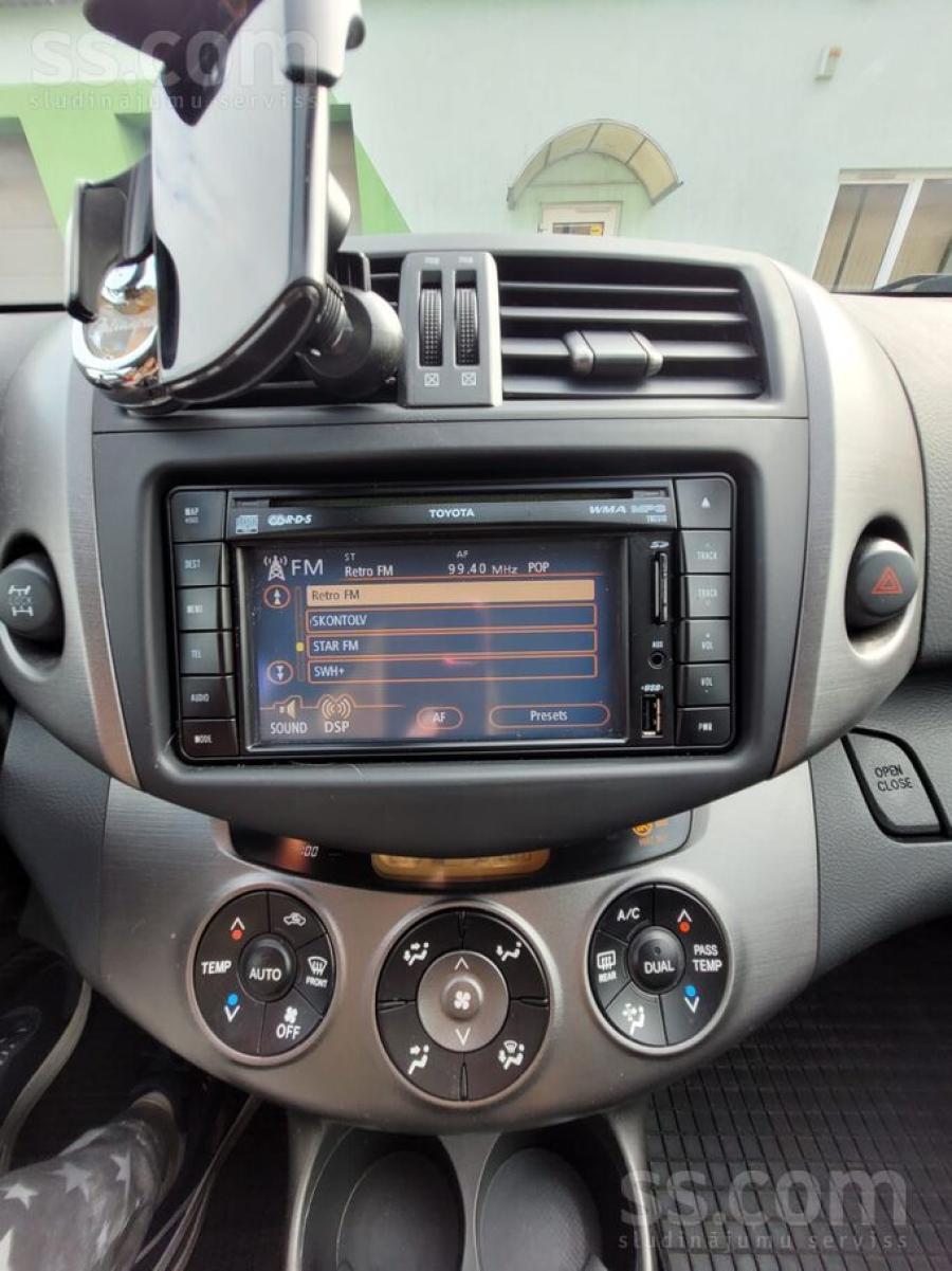 Pelēks Toyota RAV4 2010 Daugavpils, ar dzinēja tilpumu 2.20 L un nobraukumu 260 tūkst. km par 6700 €, foto 1 vietnē AUTOMOTO.COM.LV