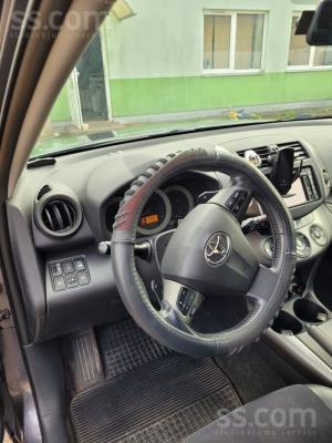 Pelēks Toyota RAV4 2010 Daugavpils, ar dzinēja tilpumu 2.20 L un nobraukumu 260 tūkst. km par 6700 €, foto 5 vietnē AUTOMOTO.COM.LV