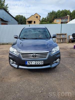 Pelēks Toyota RAV4 2010 Daugavpils, ar dzinēja tilpumu 2.20 L un nobraukumu 260 tūkst. km par 6700 €, foto 9 vietnē AUTOMOTO.COM.LV
