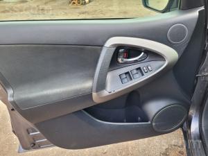 Pelēks Toyota RAV4 2010 Daugavpils, ar dzinēja tilpumu 2.20 L un nobraukumu 260 tūkst. km par 6700 €, foto 11 vietnē AUTOMOTO.COM.LV