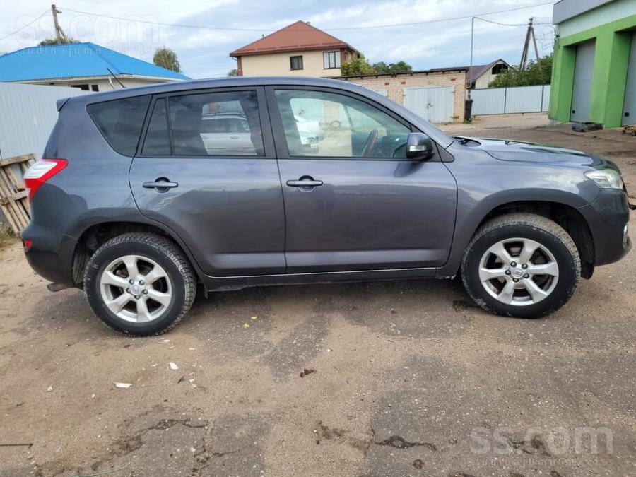 Pelēks Toyota RAV4 2010 Daugavpils, ar dzinēja tilpumu 2.20 L un nobraukumu 260 tūkst. km par 6700 €, foto 13 vietnē AUTOMOTO.COM.LV
