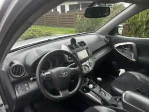 Pelēks Toyota RAV4 2010 Panevēža, ar dzinēja tilpumu 2.20 L un nobraukumu 330 tūkst. km par 4900 €, foto 3 vietnē AUTOMOTO.COM.LV