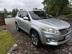 Pelēks Toyota RAV4 2010 Panevēža, ar dzinēja tilpumu 2.20 L un nobraukumu 330 tūkst. km par 4900 €, foto 4 vietnē AUTOMOTO.COM.LV