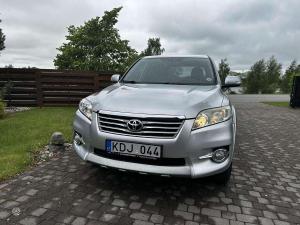 Pelēks Toyota RAV4 2010 Panevēža, ar dzinēja tilpumu 2.20 L un nobraukumu 330 tūkst. km par 4900 €, foto 7 vietnē AUTOMOTO.COM.LV