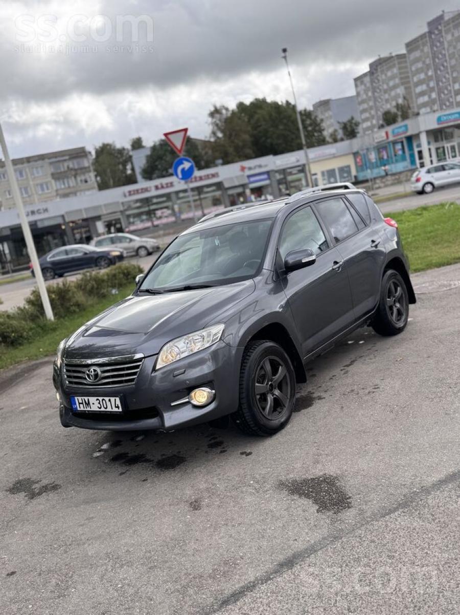 Pelēks Toyota RAV4 2010 Rīga, ar dzinēja tilpumu 2.00 L un nobraukumu 202 tūkst. km par 6900 €, foto 3 vietnē AUTOMOTO.COM.LV