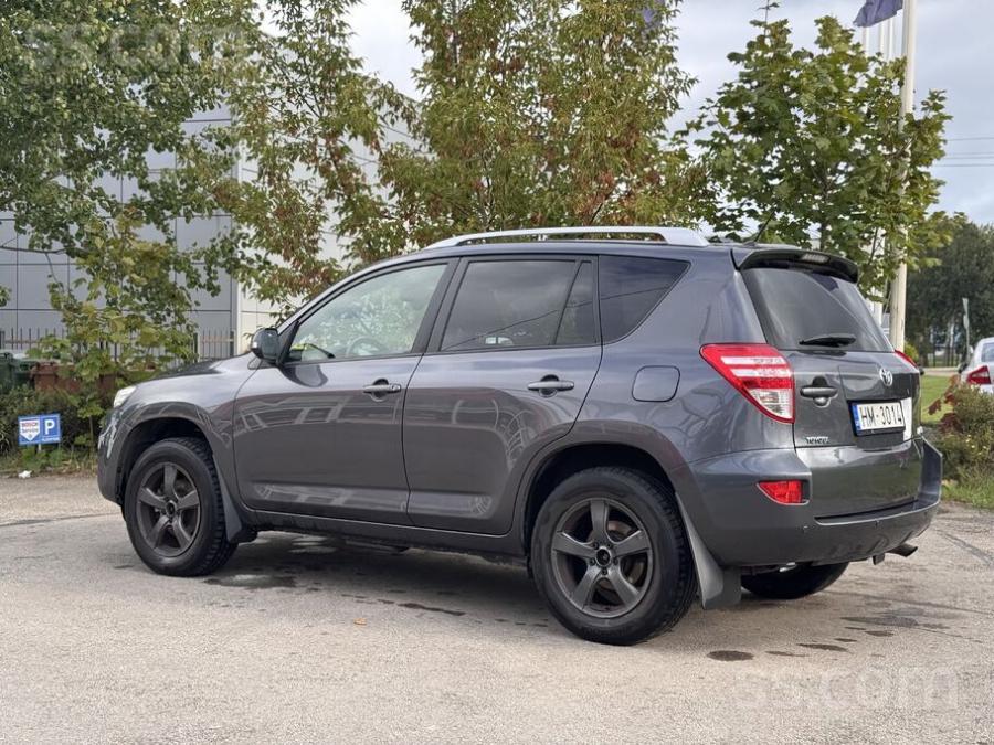 Pelēks Toyota RAV4 2010 Rīga, ar dzinēja tilpumu 2.00 L un nobraukumu 202 tūkst. km par 6900 €, foto 5 vietnē AUTOMOTO.COM.LV