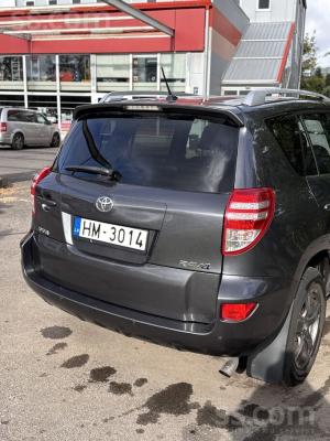 Pelēks Toyota RAV4 2010 Rīga, ar dzinēja tilpumu 2.00 L un nobraukumu 202 tūkst. km par 6900 €, foto 10 vietnē AUTOMOTO.COM.LV