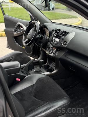 Pelēks Toyota RAV4 2010 Rīga, ar dzinēja tilpumu 2.00 L un nobraukumu 202 tūkst. km par 6900 €, foto 12 vietnē AUTOMOTO.COM.LV