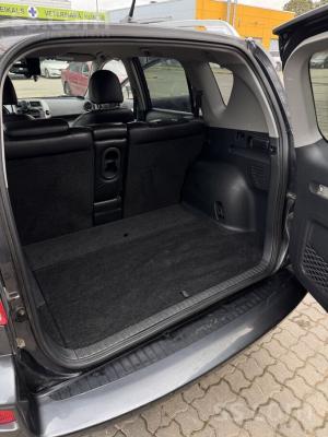 Pelēks Toyota RAV4 2010 Rīga, ar dzinēja tilpumu 2.00 L un nobraukumu 202 tūkst. km par 6900 €, foto 13 vietnē AUTOMOTO.COM.LV