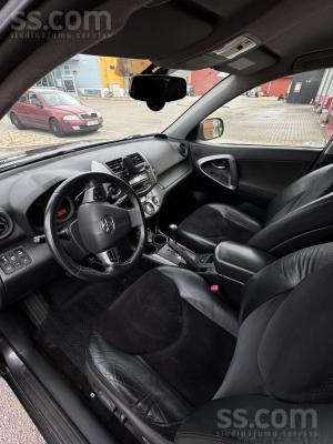 Pelēks Toyota RAV4 2010 Rīga, ar dzinēja tilpumu 2.00 L un nobraukumu 202 tūkst. km par 6900 €, foto 14 vietnē AUTOMOTO.COM.LV