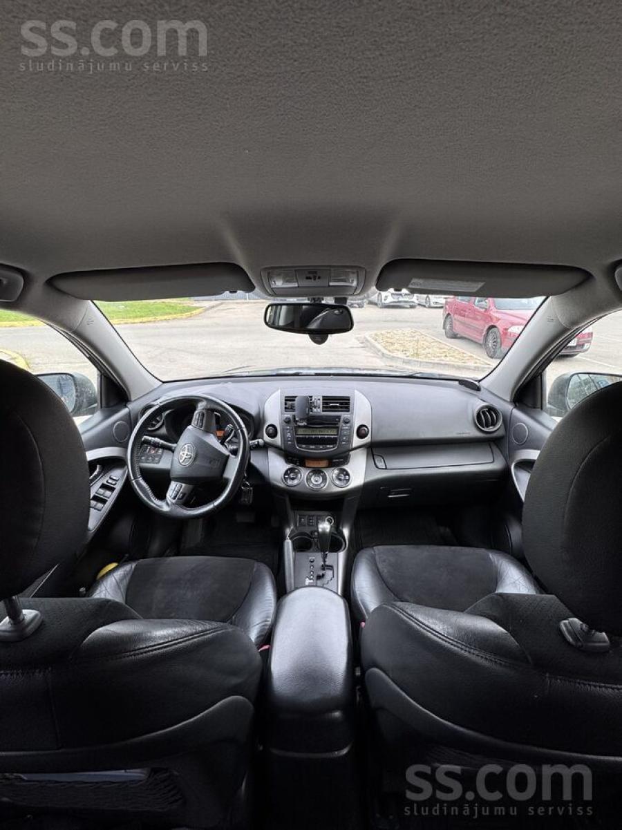 Pelēks Toyota RAV4 2010 Rīga, ar dzinēja tilpumu 2.00 L un nobraukumu 202 tūkst. km par 6900 €, foto 15 vietnē AUTOMOTO.COM.LV