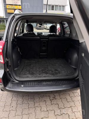 Pelēks Toyota RAV4 2010 Rīga, ar dzinēja tilpumu 2.00 L un nobraukumu 202 tūkst. km par 6900 €, foto 16 vietnē AUTOMOTO.COM.LV