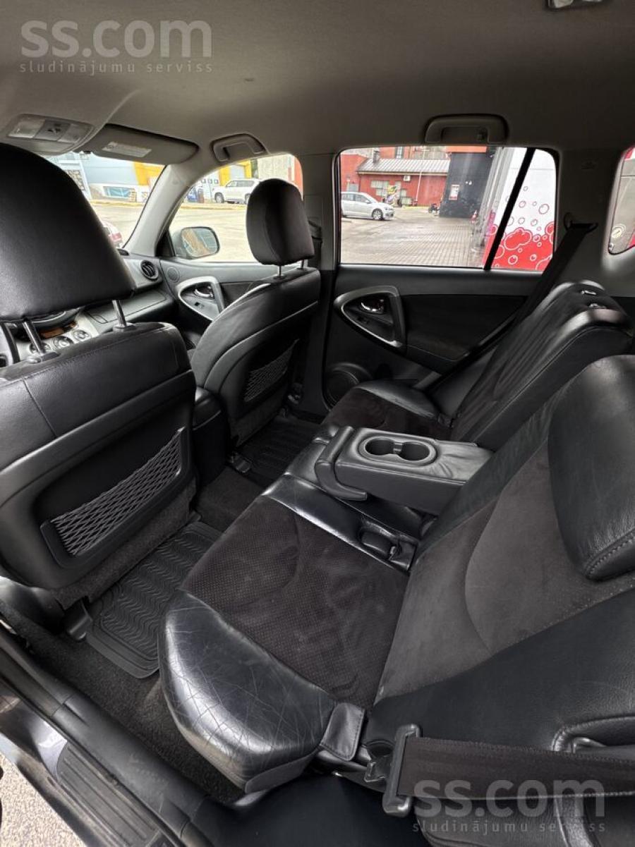 Pelēks Toyota RAV4 2010 Rīga, ar dzinēja tilpumu 2.00 L un nobraukumu 202 tūkst. km par 6900 €, foto 20 vietnē AUTOMOTO.COM.LV