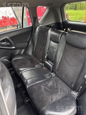 Pelēks Toyota RAV4 2010 Rīga, ar dzinēja tilpumu 2.00 L un nobraukumu 202 tūkst. km par 6900 €, foto 21 vietnē AUTOMOTO.COM.LV