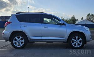 Pelēks Toyota RAV4 2010 Rīga, ar dzinēja tilpumu 2.20 L un nobraukumu 208 tūkst. km par 7900 €, foto 5 vietnē AUTOMOTO.COM.LV