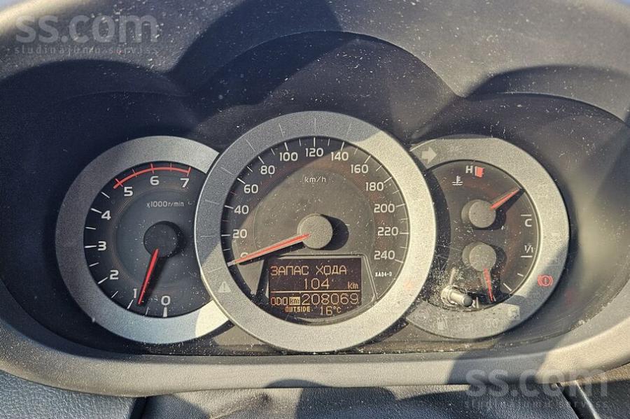 Pelēks Toyota RAV4 2010 Rīga, ar dzinēja tilpumu 2.20 L un nobraukumu 208 tūkst. km par 7900 €, foto 9 vietnē AUTOMOTO.COM.LV