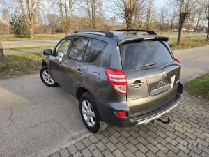 Pelēks Toyota RAV4 2011 Ogre, ar dzinēja tilpumu 2.20 L un nobraukumu 238 tūkst. km par 8849 €, foto 4 vietnē AUTOMOTO.COM.LV