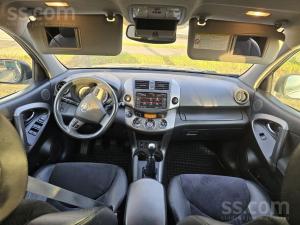 Pelēks Toyota RAV4 2011 Ogre, ar dzinēja tilpumu 2.20 L un nobraukumu 238 tūkst. km par 8849 €, foto 13 vietnē AUTOMOTO.COM.LV