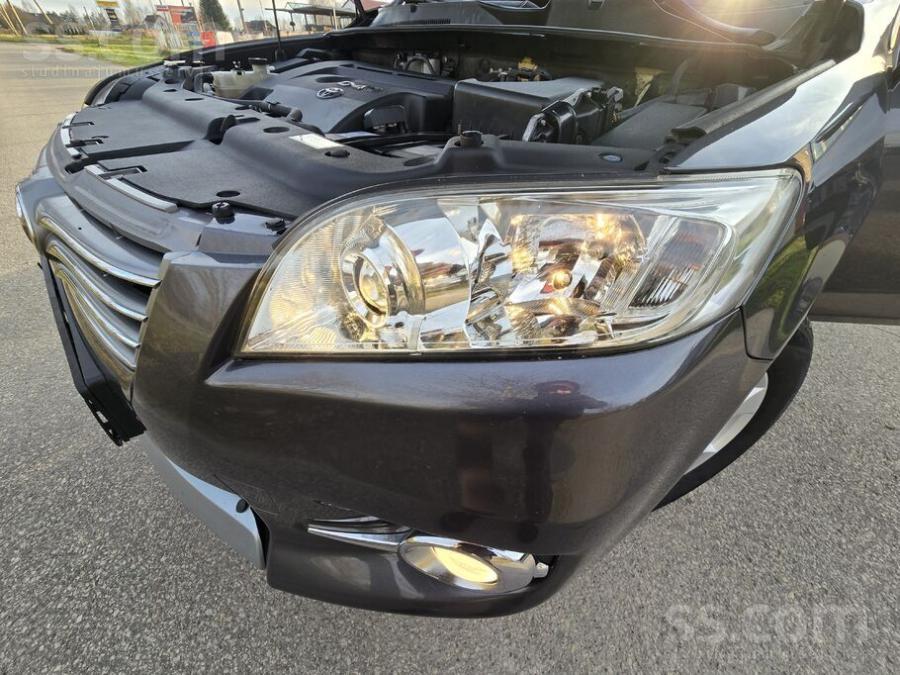 Pelēks Toyota RAV4 2011 Ogre, ar dzinēja tilpumu 2.20 L un nobraukumu 238 tūkst. km par 8849 €, foto 29 vietnē AUTOMOTO.COM.LV