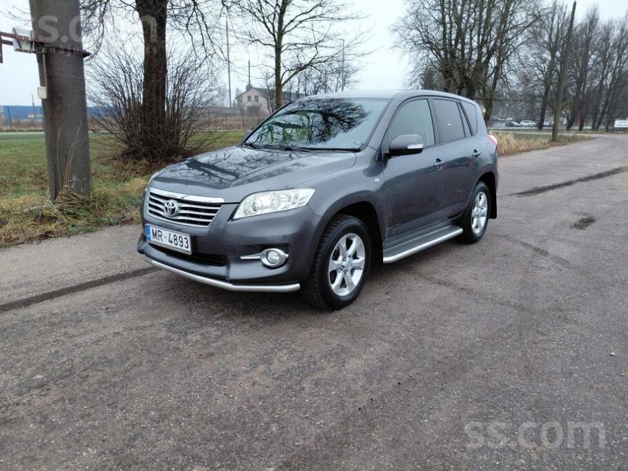 Pelēks Toyota RAV4 2011 Talsi, ar dzinēja tilpumu 2.20 L un nobraukumu 194 tūkst. km par 7000 €, foto 1 vietnē AUTOMOTO.COM.LV