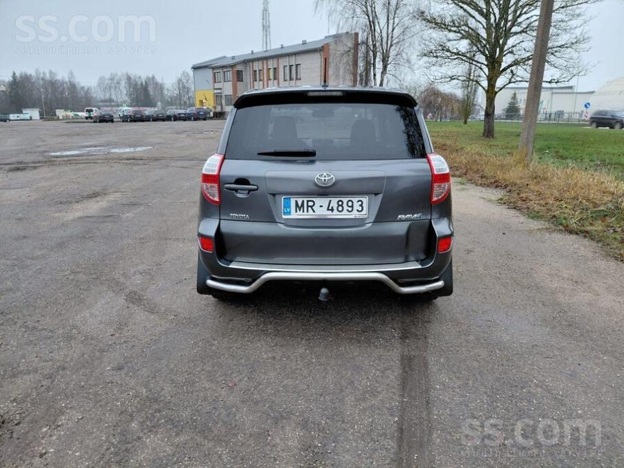 Pelēks Toyota RAV4 2011 Talsi, ar dzinēja tilpumu 2.20 L un nobraukumu 194 tūkst. km par 7000 €, foto 5 vietnē AUTOMOTO.COM.LV