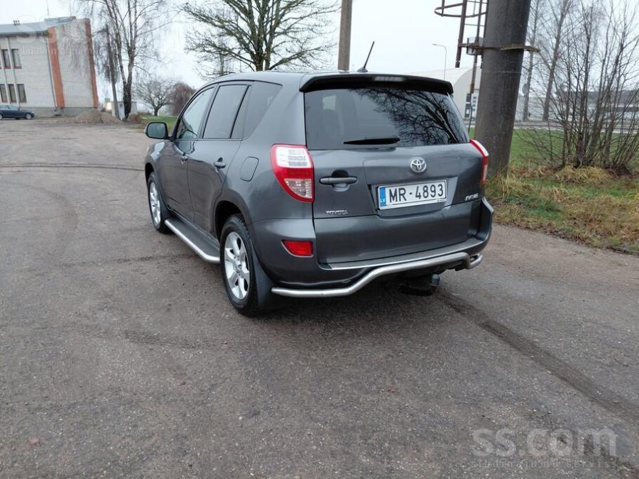Pelēks Toyota RAV4 2011 Talsi, ar dzinēja tilpumu 2.20 L un nobraukumu 194 tūkst. km par 7000 €, foto 6 vietnē AUTOMOTO.COM.LV