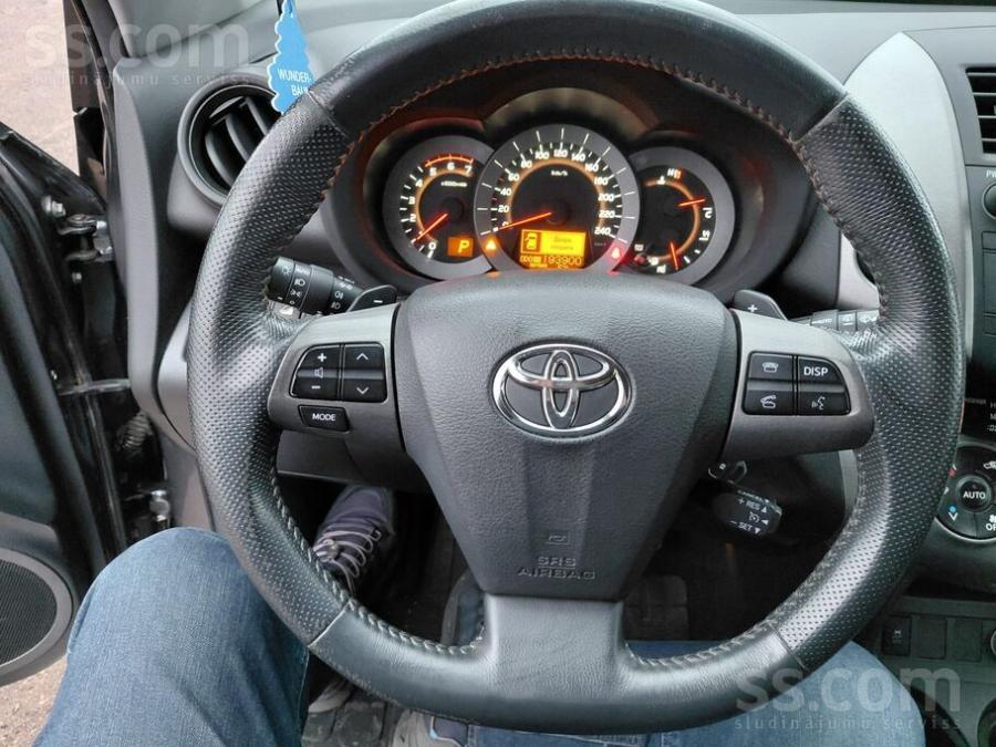 Pelēks Toyota RAV4 2011 Talsi, ar dzinēja tilpumu 2.20 L un nobraukumu 194 tūkst. km par 6500 €, foto 14 vietnē AUTOMOTO.COM.LV