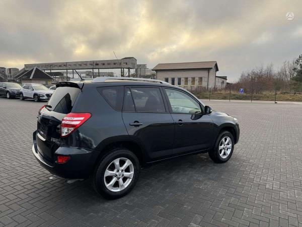Grey Toyota RAV4 2011 in Telschi, with an engine capacity of 2.23 L and mileage of 259 thousand km for 7300 €, photo 8 on AUTOMOTO.COM.LV