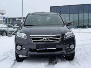 Grey Toyota RAV4 2011 in Siauliai, with an engine capacity of 2.23 L and mileage of 196 thousand km for 8790 €, photo 2 on AUTOMOTO.COM.LV