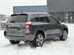 Grey Toyota RAV4 2011 in Siauliai, with an engine capacity of 2.23 L and mileage of 196 thousand km for 8790 €, photo 7 on AUTOMOTO.COM.LV
