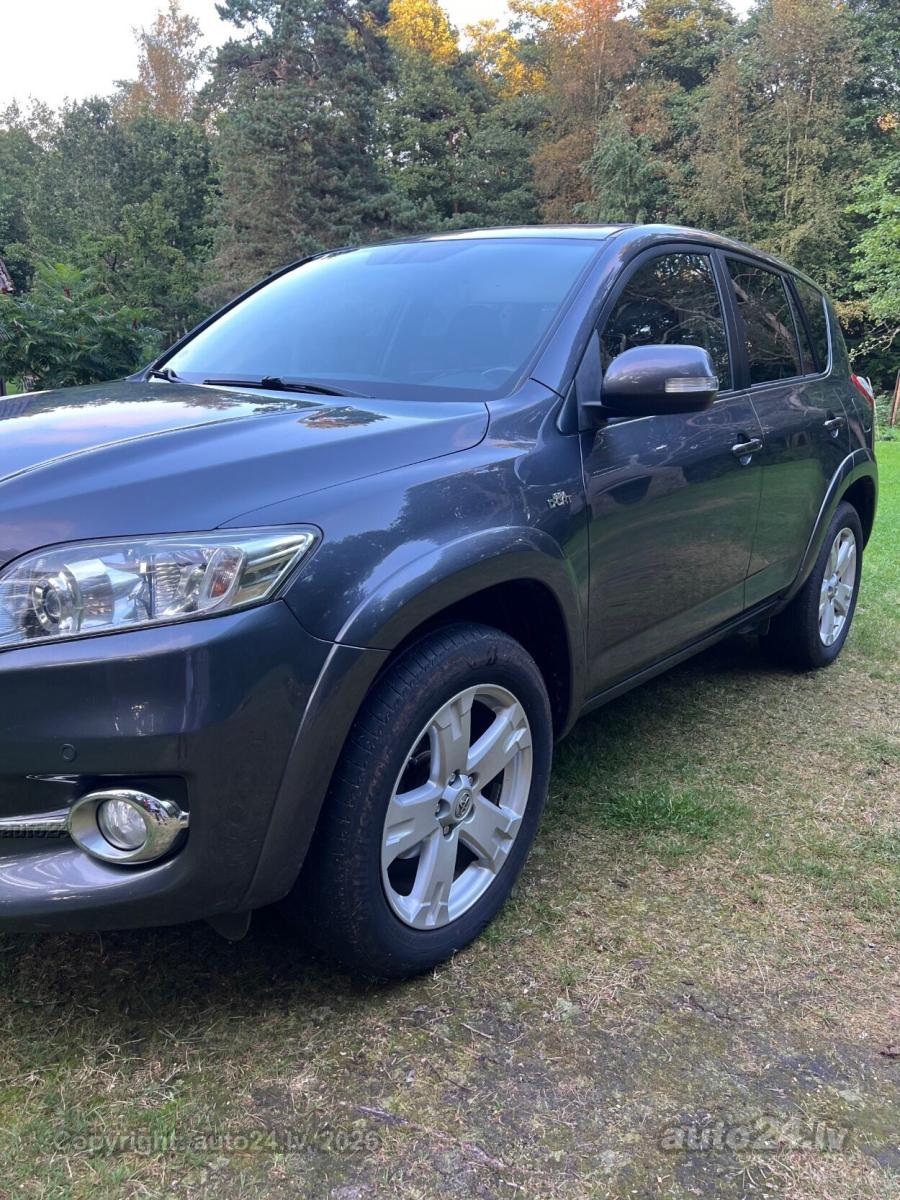 Pelēks Toyota RAV4 2011 Tallina, ar dzinēja tilpumu 2.20 L un nobraukumu 259 tūkst. km par 9500 €, foto 7 vietnē AUTOMOTO.COM.LV