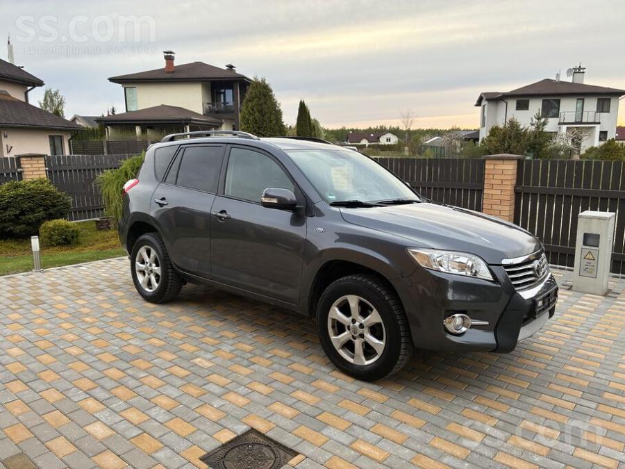 Pelēks Toyota RAV4 2011 Rīga, ar dzinēja tilpumu 2.20 L un nobraukumu 0 tūkst. km par 8700 €, foto 3 vietnē AUTOMOTO.COM.LV