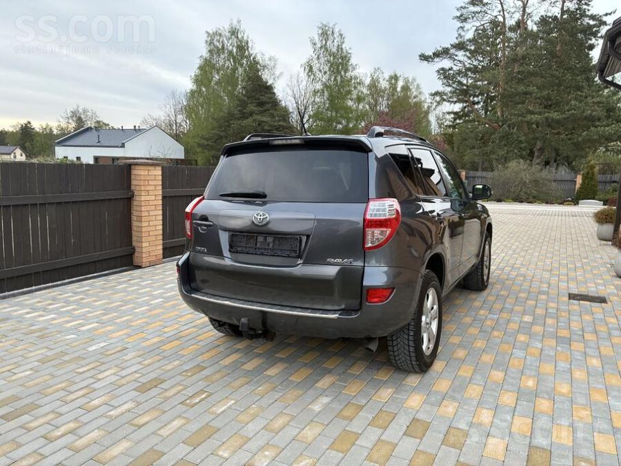 Pelēks Toyota RAV4 2011 Rīga, ar dzinēja tilpumu 2.20 L un nobraukumu 0 tūkst. km par 8700 €, foto 5 vietnē AUTOMOTO.COM.LV