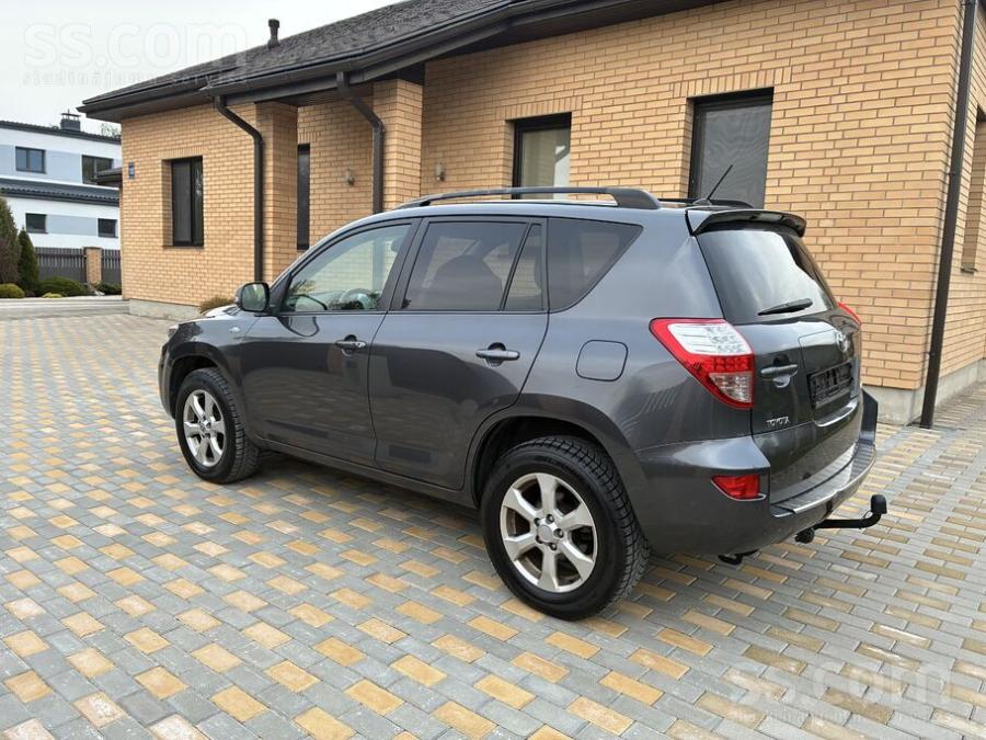 Pelēks Toyota RAV4 2011 Rīga, ar dzinēja tilpumu 2.20 L un nobraukumu 0 tūkst. km par 8700 €, foto 9 vietnē AUTOMOTO.COM.LV