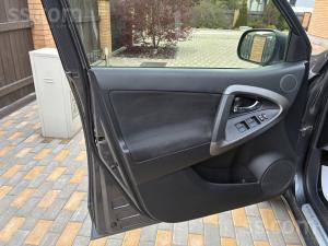 Pelēks Toyota RAV4 2011 Rīga, ar dzinēja tilpumu 2.20 L un nobraukumu 0 tūkst. km par 8700 €, foto 14 vietnē AUTOMOTO.COM.LV