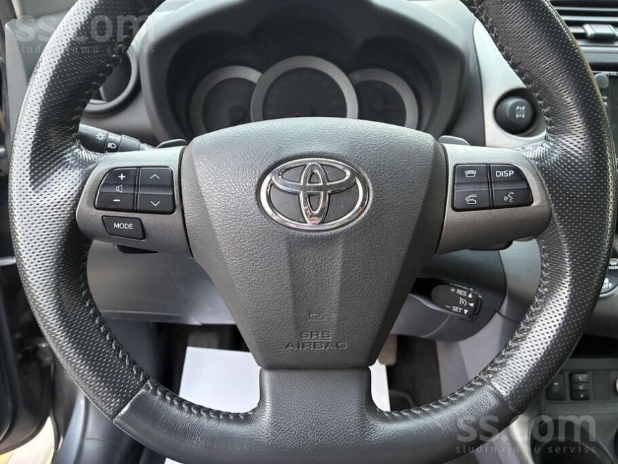 Pelēks Toyota RAV4 2011 Rīga, ar dzinēja tilpumu 2.20 L un nobraukumu 0 tūkst. km par 8700 €, foto 16 vietnē AUTOMOTO.COM.LV