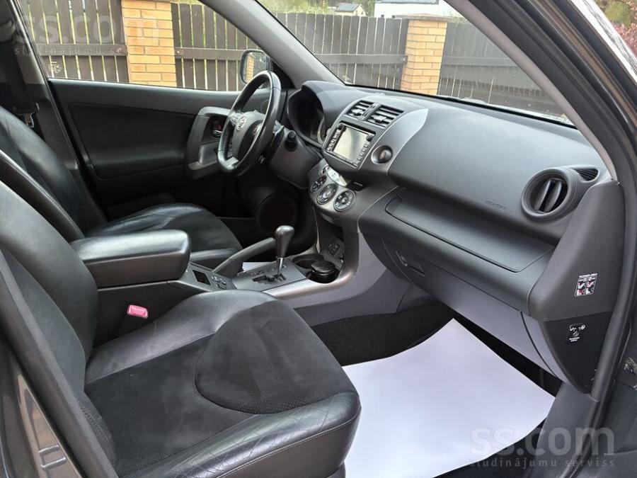 Pelēks Toyota RAV4 2011 Rīga, ar dzinēja tilpumu 2.20 L un nobraukumu 0 tūkst. km par 8700 €, foto 21 vietnē AUTOMOTO.COM.LV