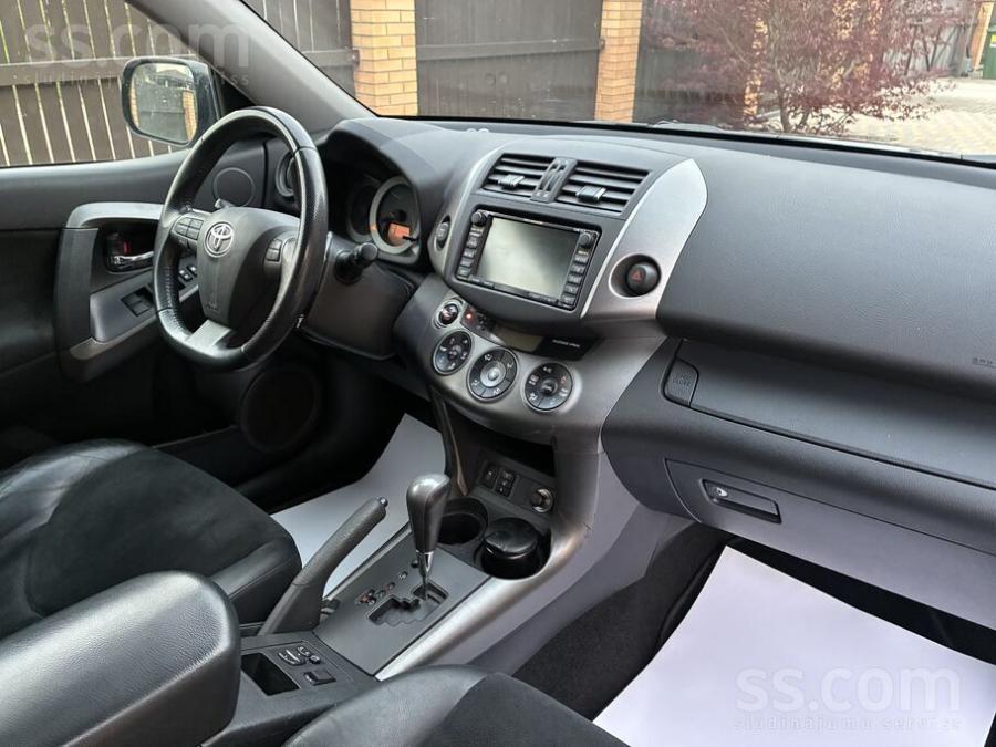Pelēks Toyota RAV4 2011 Rīga, ar dzinēja tilpumu 2.20 L un nobraukumu 0 tūkst. km par 8700 €, foto 23 vietnē AUTOMOTO.COM.LV