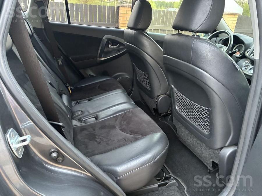 Pelēks Toyota RAV4 2011 Rīga, ar dzinēja tilpumu 2.20 L un nobraukumu 0 tūkst. km par 8700 €, foto 25 vietnē AUTOMOTO.COM.LV