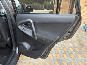 Pelēks Toyota RAV4 2011 Rīga, ar dzinēja tilpumu 2.20 L un nobraukumu 0 tūkst. km par 8700 €, foto 26 vietnē AUTOMOTO.COM.LV