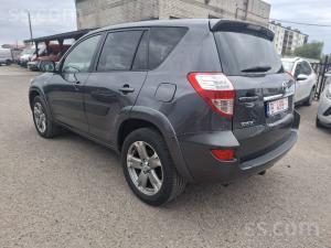 Grey Toyota RAV4 2011 in Talsi, with an engine capacity of 2.20 L and mileage of 239 thousand km for 8300 €, photo 6 on AUTOMOTO.COM.LV